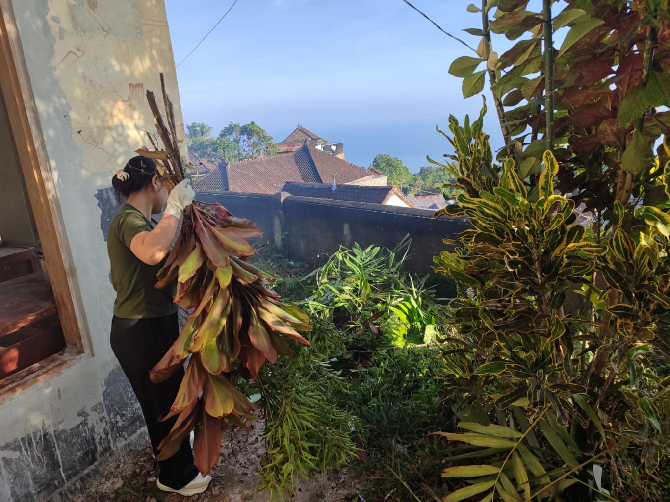 Jumat bersih rangkaian World Clean Up Day - Website Desa Tigawasa